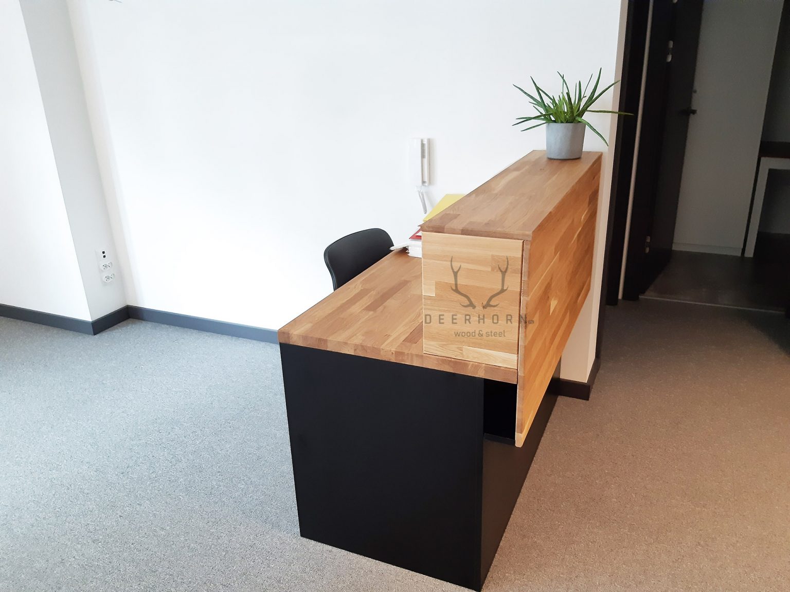Recepcja z drewna i metalu w stylu loft Wrocław | Deerhorn meble