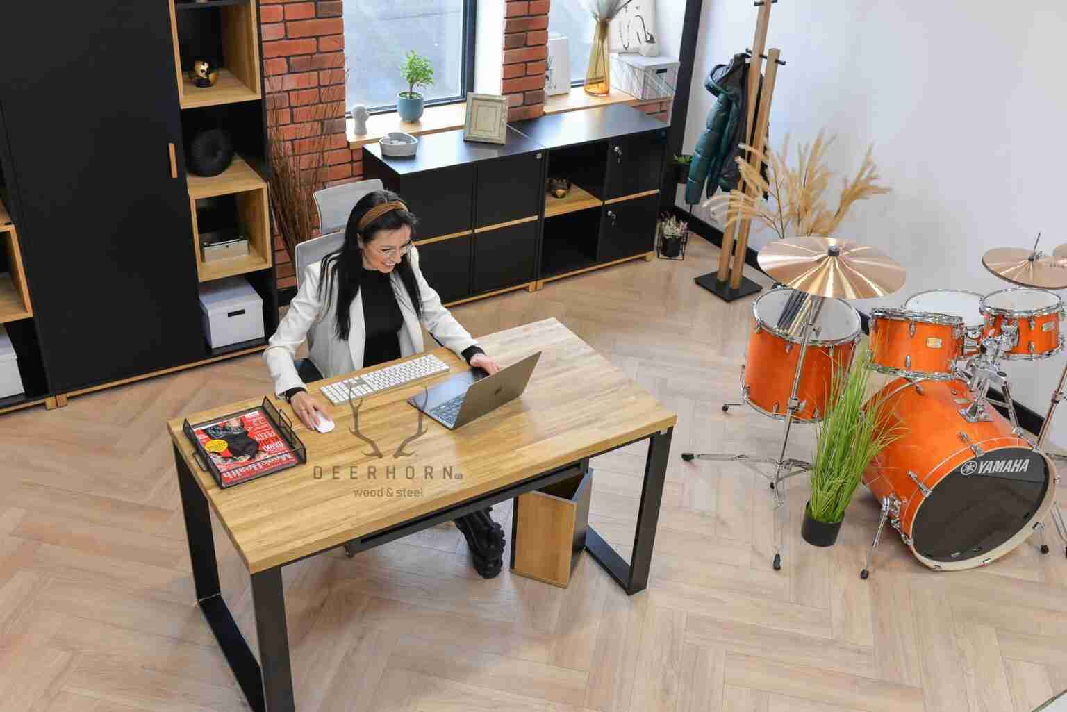 Pozioma listwa podblatowa na kable do biurka loft premium