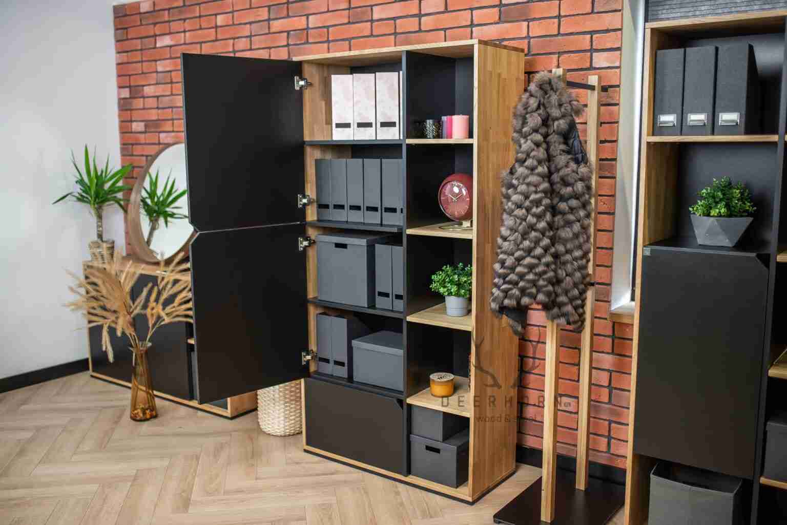 Drewniana szafa biurowa, gabinetowa premium od Deerhorn.