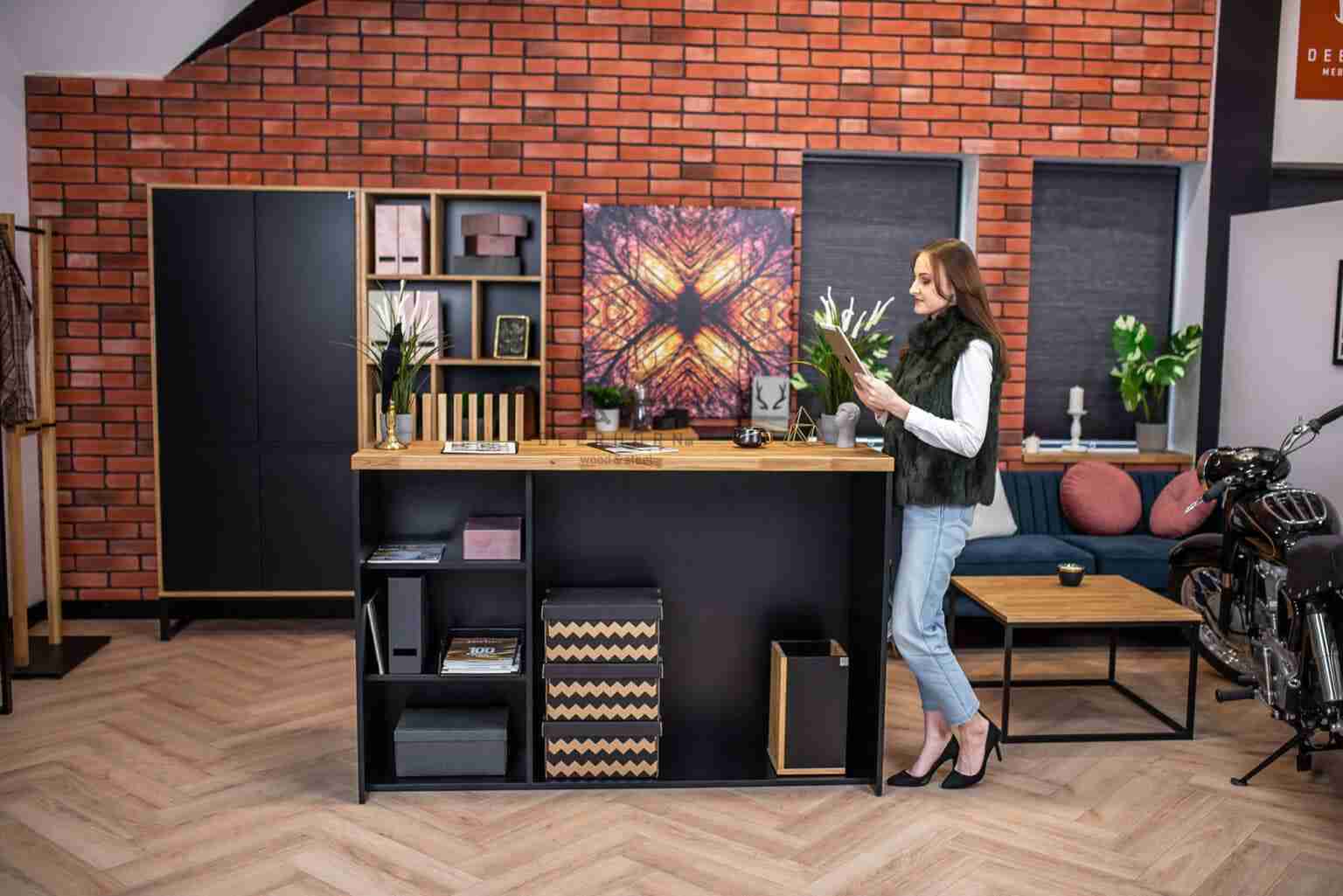 Mała lada recepcyjna z lamelami. Nowoczesna recepcja loft 🖤