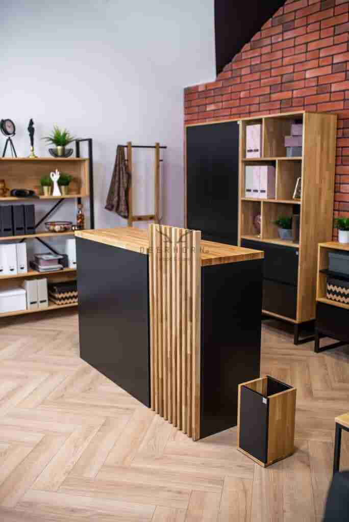 Mała lada recepcyjna z lamelami. Nowoczesna recepcja loft 🖤