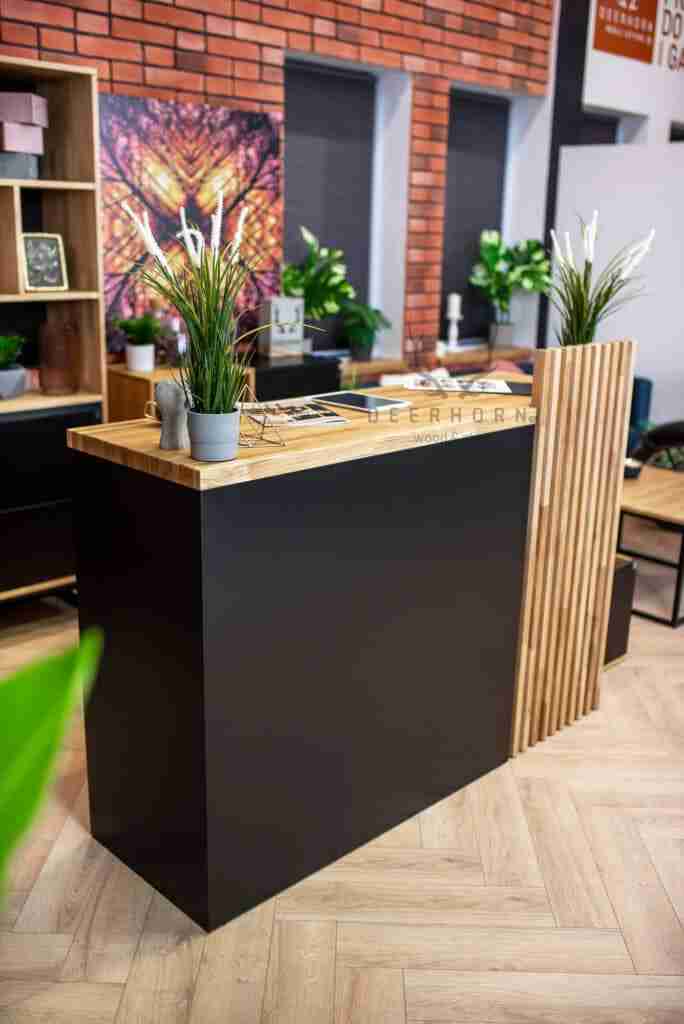 Mała lada recepcyjna z lamelami. Nowoczesna recepcja loft 🖤