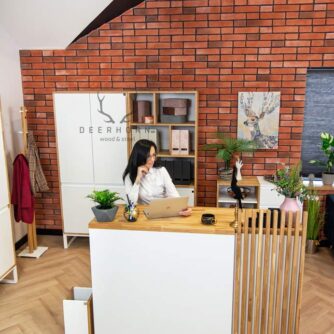 Recepcja biała robiąca duże wrażenie i z dużą dawką stylu 💛